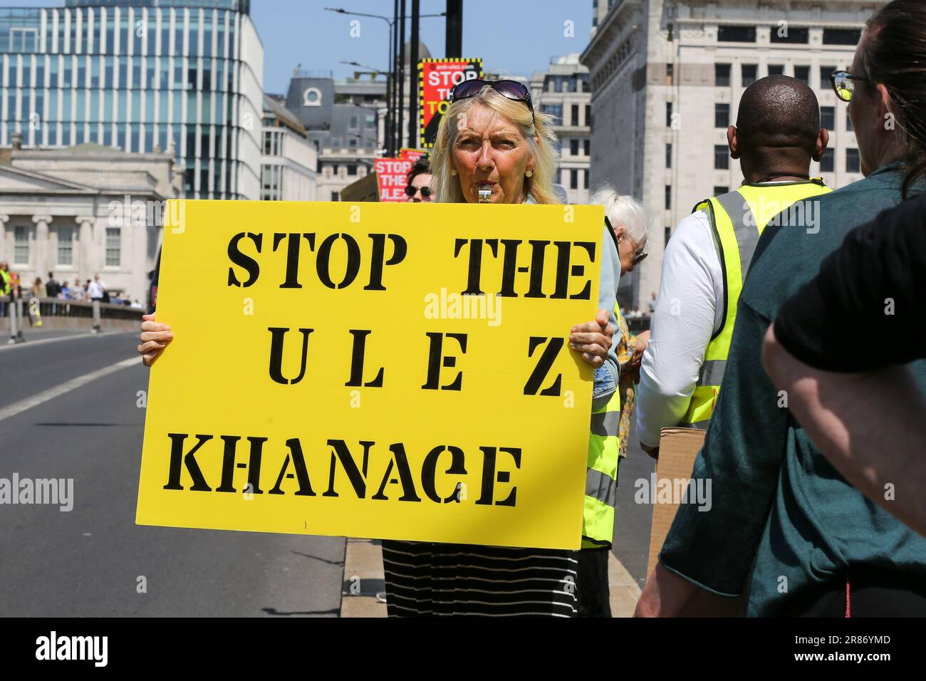 London, UK. 27th May, 2023. An anti ULEZ campaigner holds a sign on ...