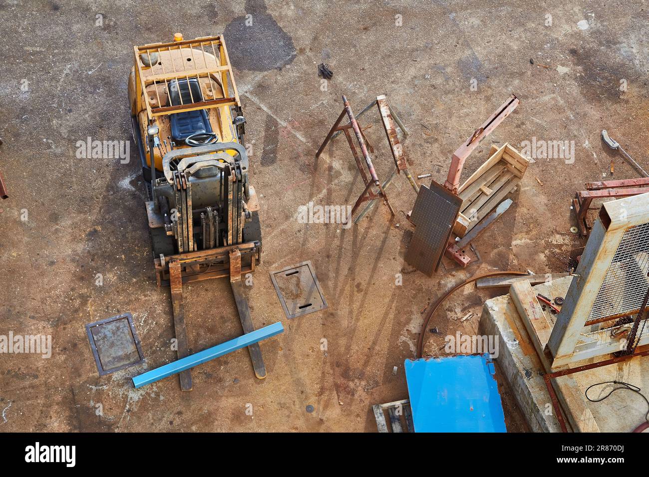 Top view forklift truck hi-res stock photography and images - Alamy