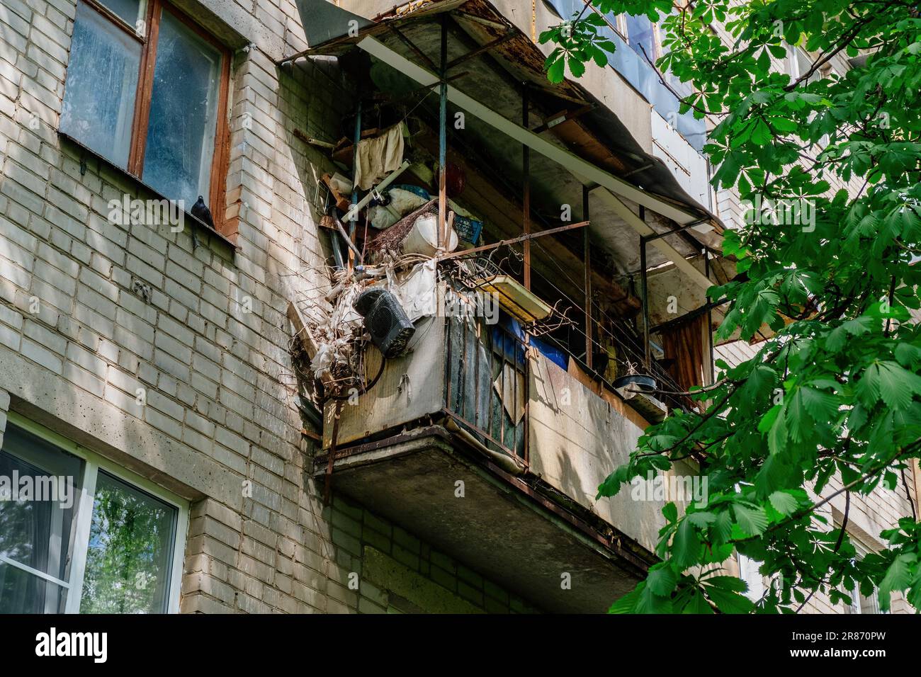 Broken things hi-res stock photography and images - Alamy