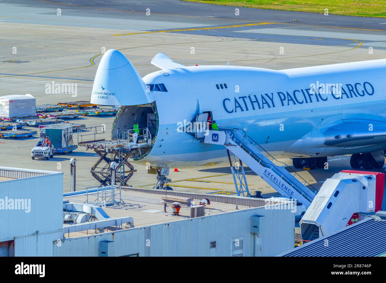 A Cathay Pacific Cargo jet being loaded at Sydney (Kingsford Smith ...