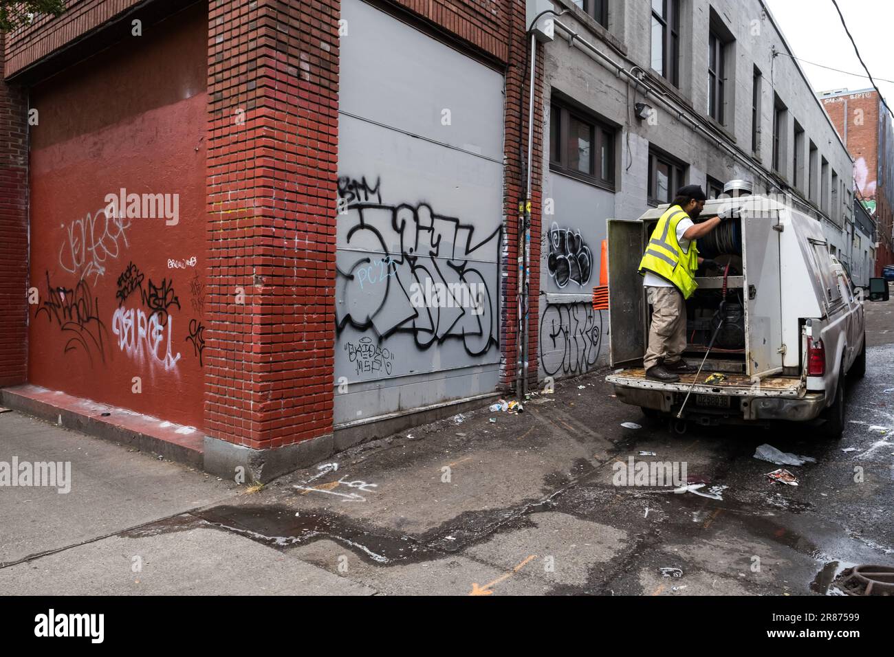 Tagging crew hi-res stock photography and images - Alamy
