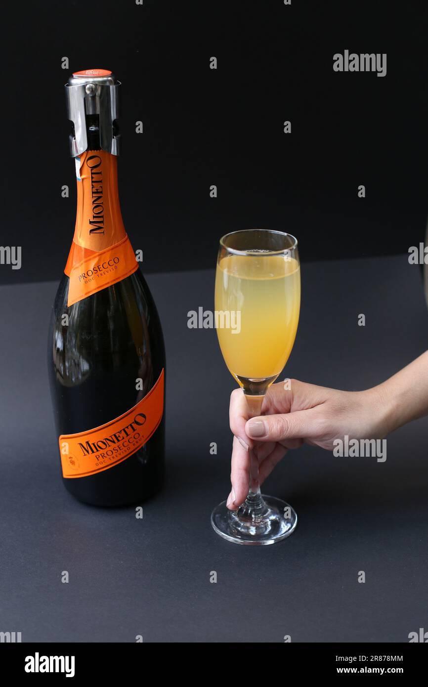 Prosecco glass, Cheers Stock Photo - Alamy