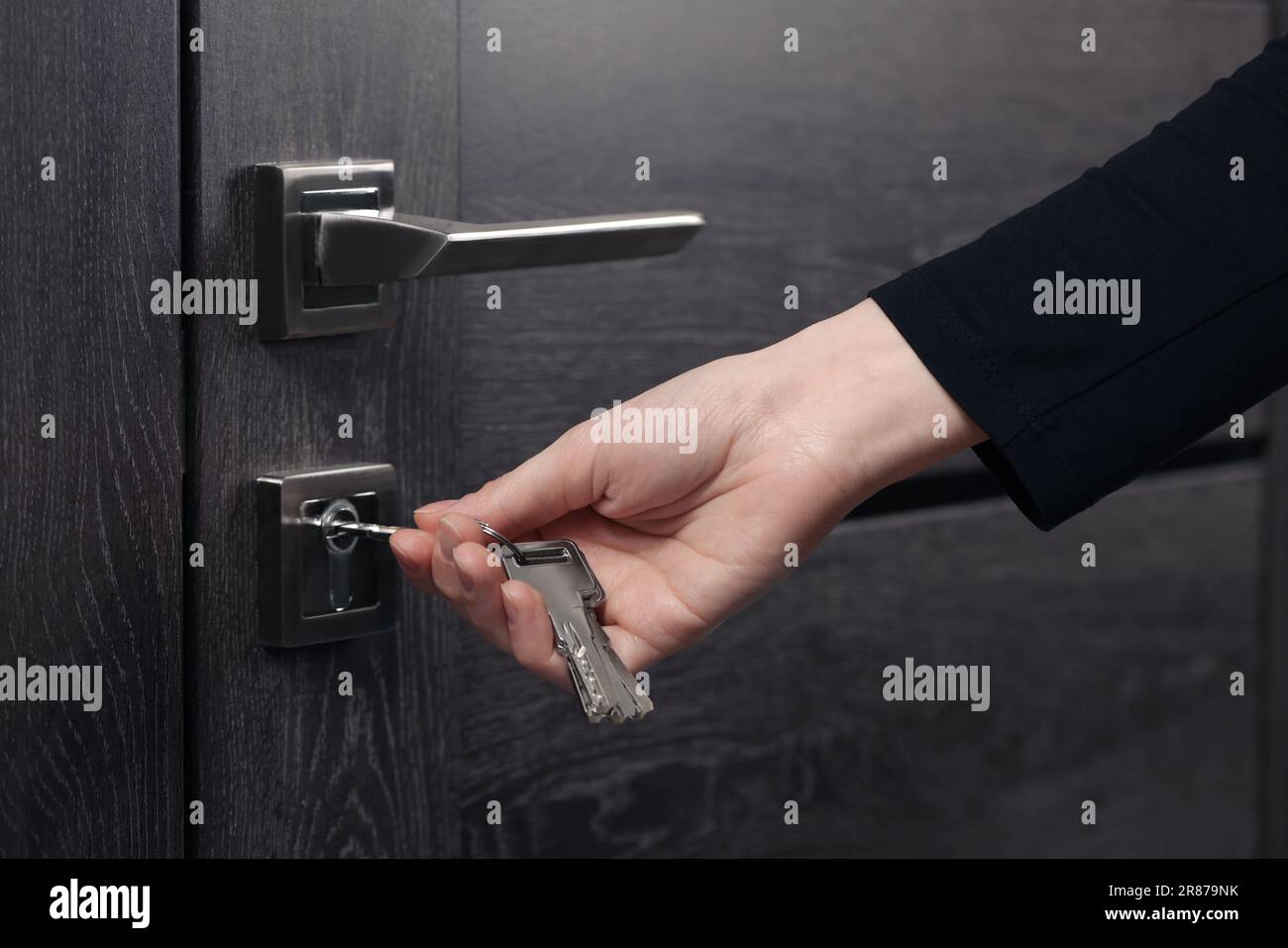 Woman keys front door hi-res stock photography and images - Alamy