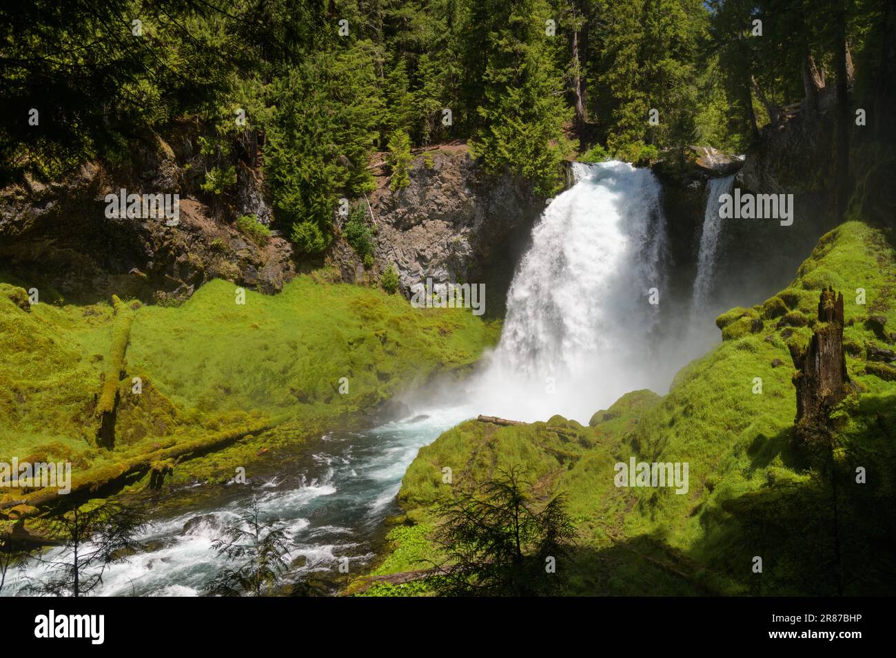 Waterfall oregon cascades hi-res stock photography and images - Alamy