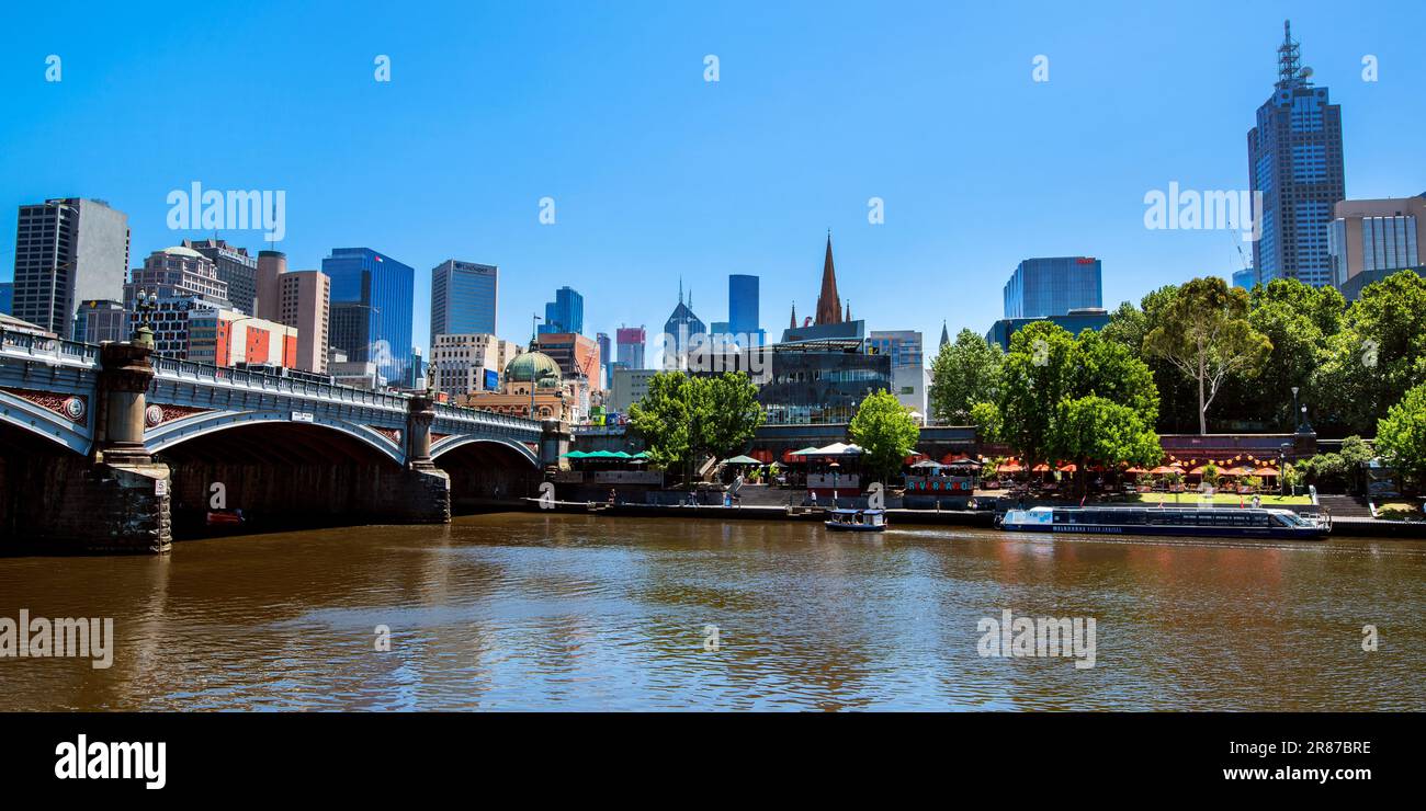 Princes Bridge over the Yarra River, Melbourne Central Business ...