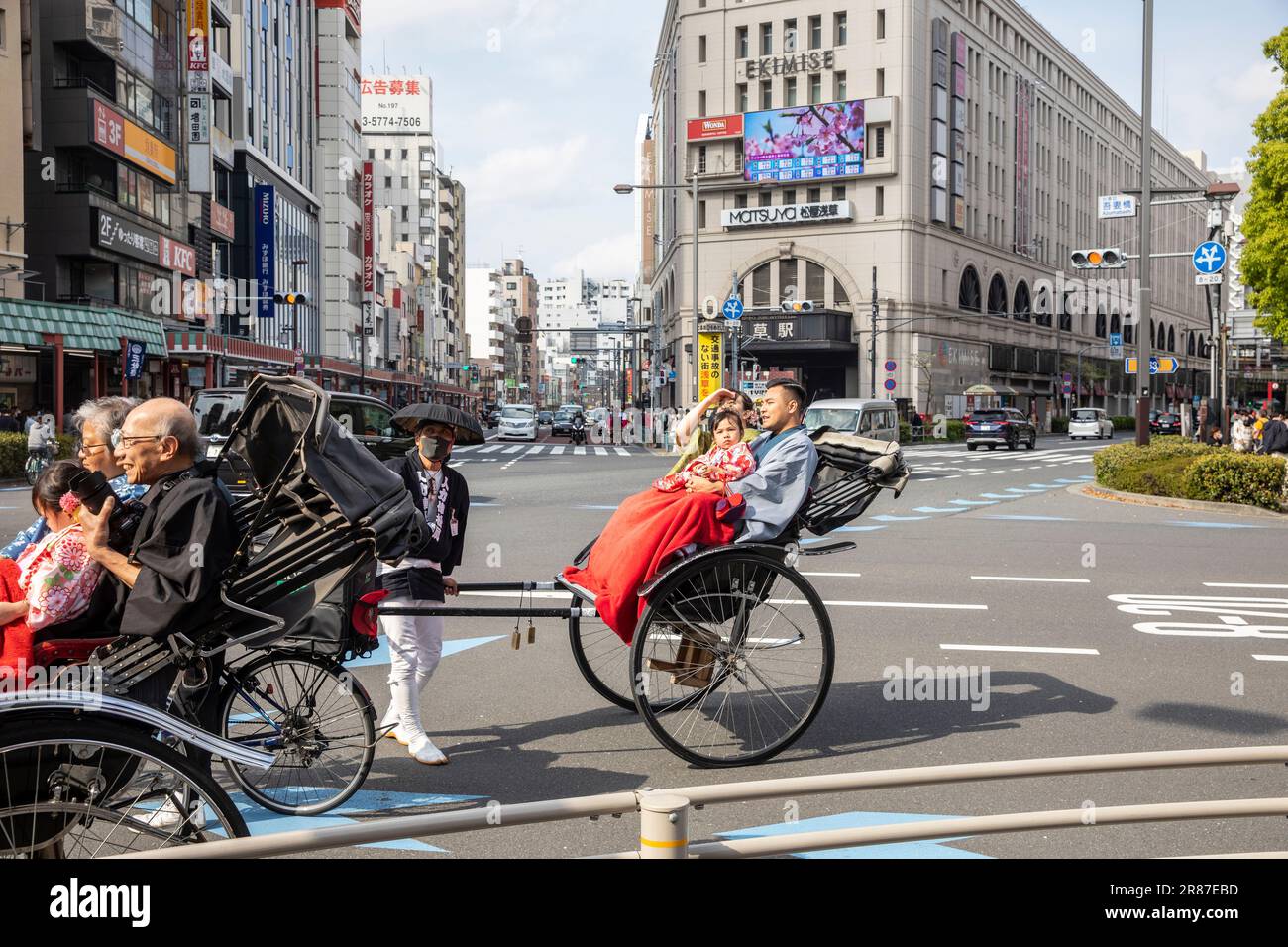 Red rickshaw hi-res stock photography and images - Alamy