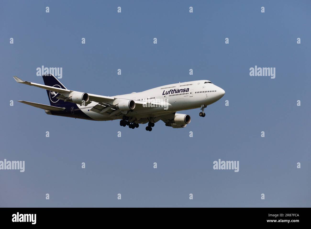 Lufthansa Boeing 747-400, D-ABVZ, Landing at Pearson Airport, Toronto ...