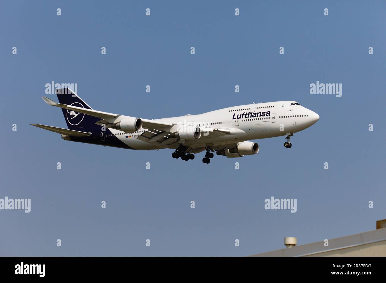 Lufthansa Boeing 747-400, D-ABVZ, Landing at Pearson Airport, Toronto ...