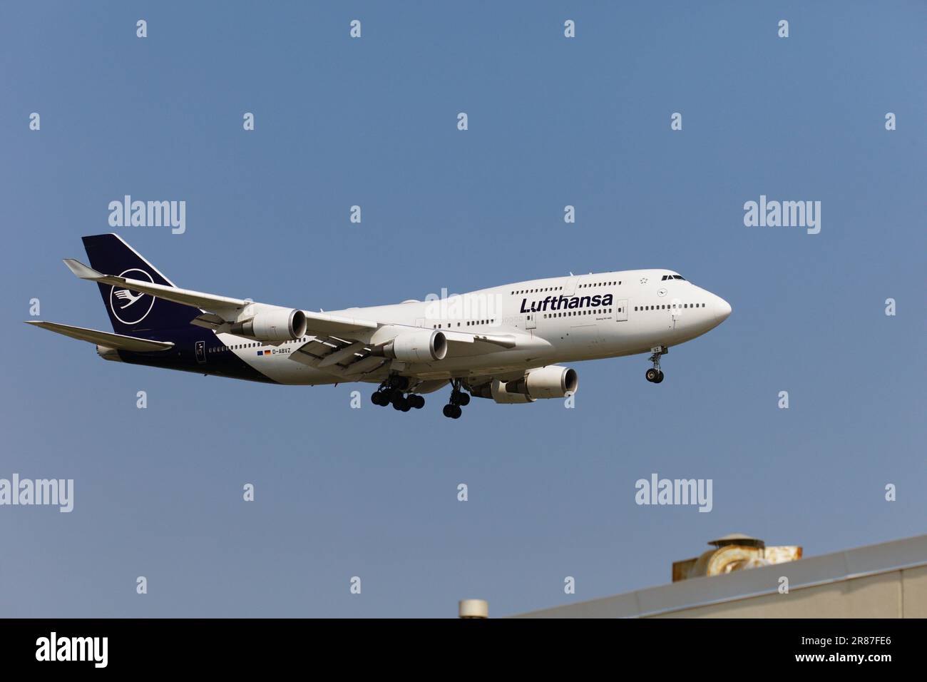 Lufthansa Boeing 747-400, D-ABVZ, Landing at Pearson Airport, Toronto ...