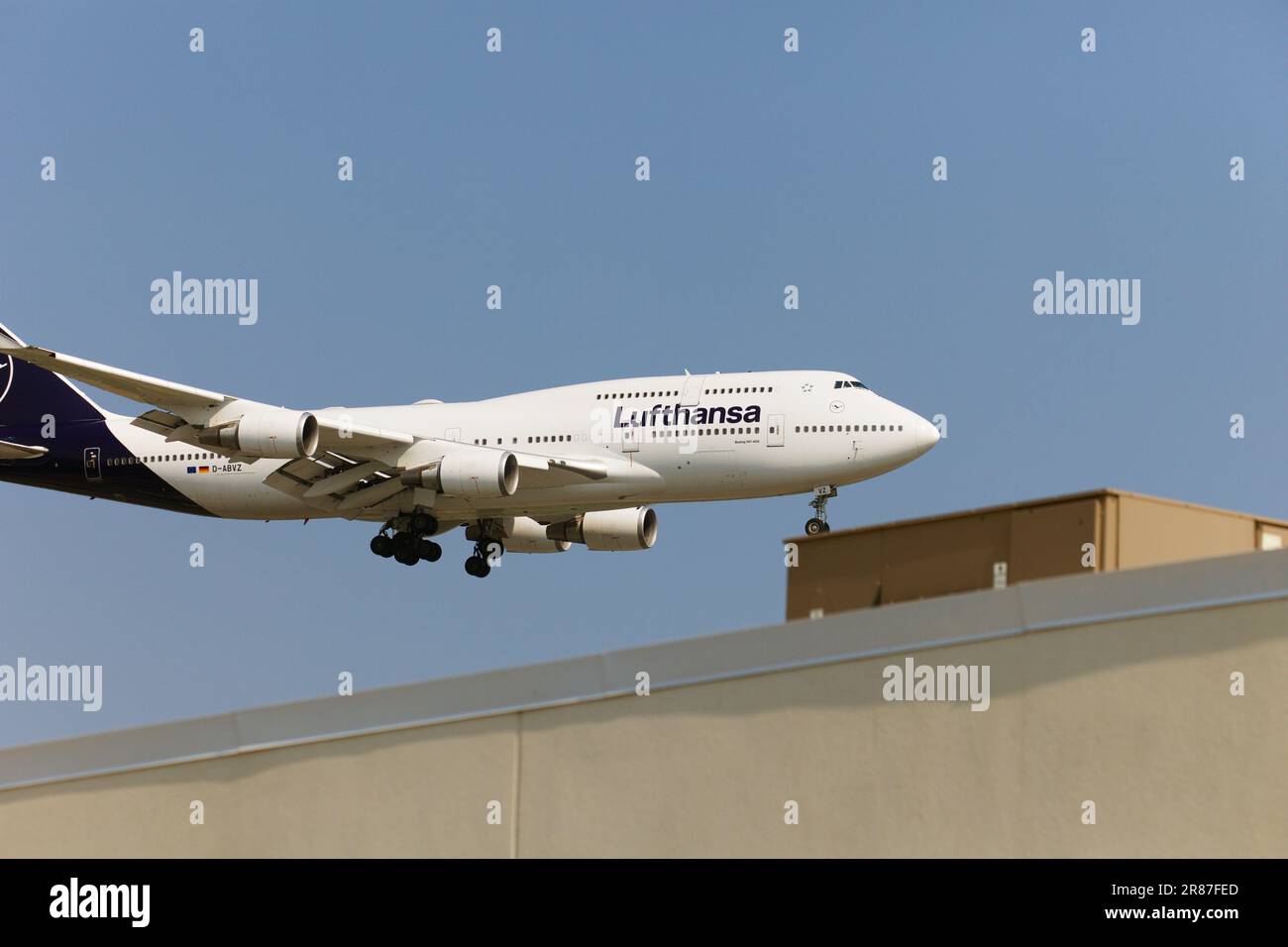 Lufthansa Boeing 747-400, D-ABVZ, Landing at Pearson Airport, Toronto ...