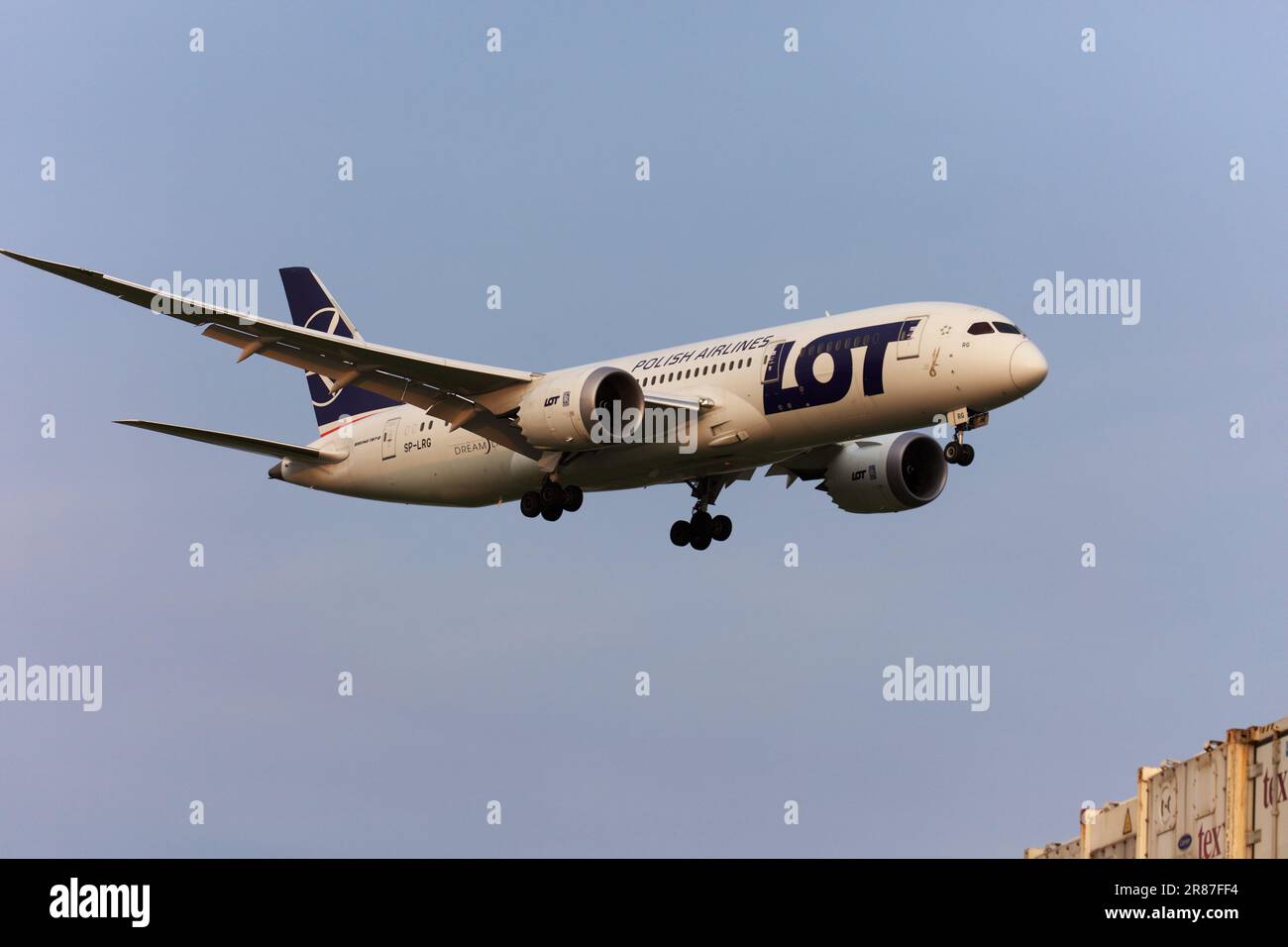 LOT Airlines Boeing 787-8, SP-LRG, Landing at Pearson Airport, Toronto ...