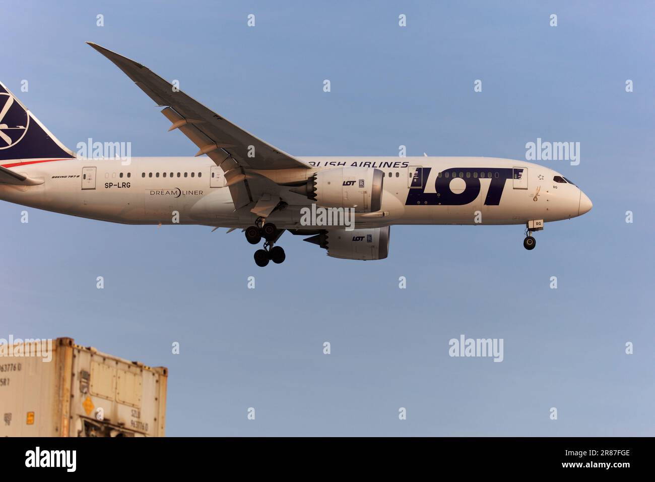 LOT Airlines Boeing 787-8, SP-LRG, Landing at Pearson Airport, Toronto ...