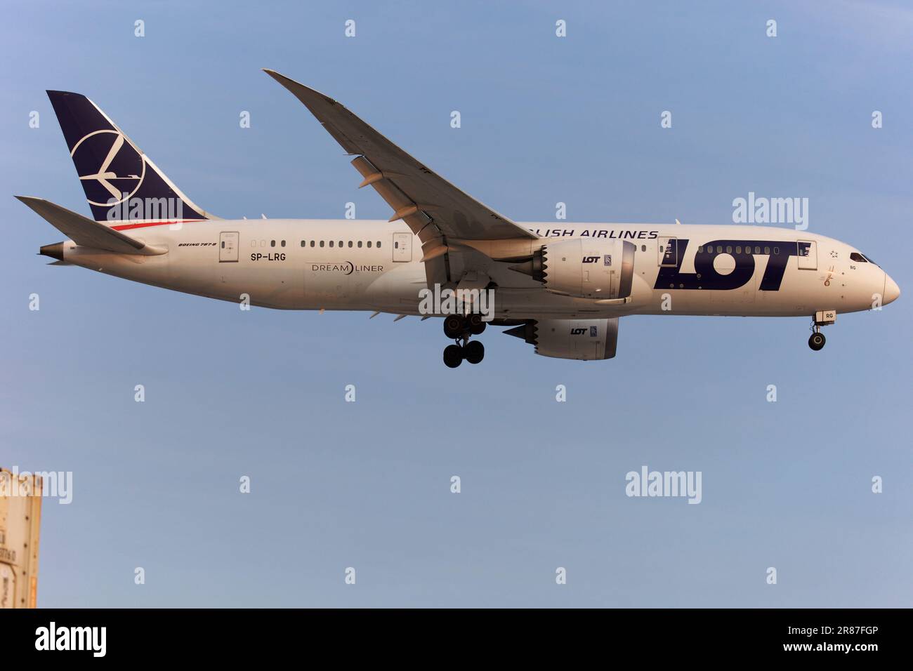 LOT Airlines Boeing 787-8, SP-LRG, Landing at Pearson Airport, Toronto ...