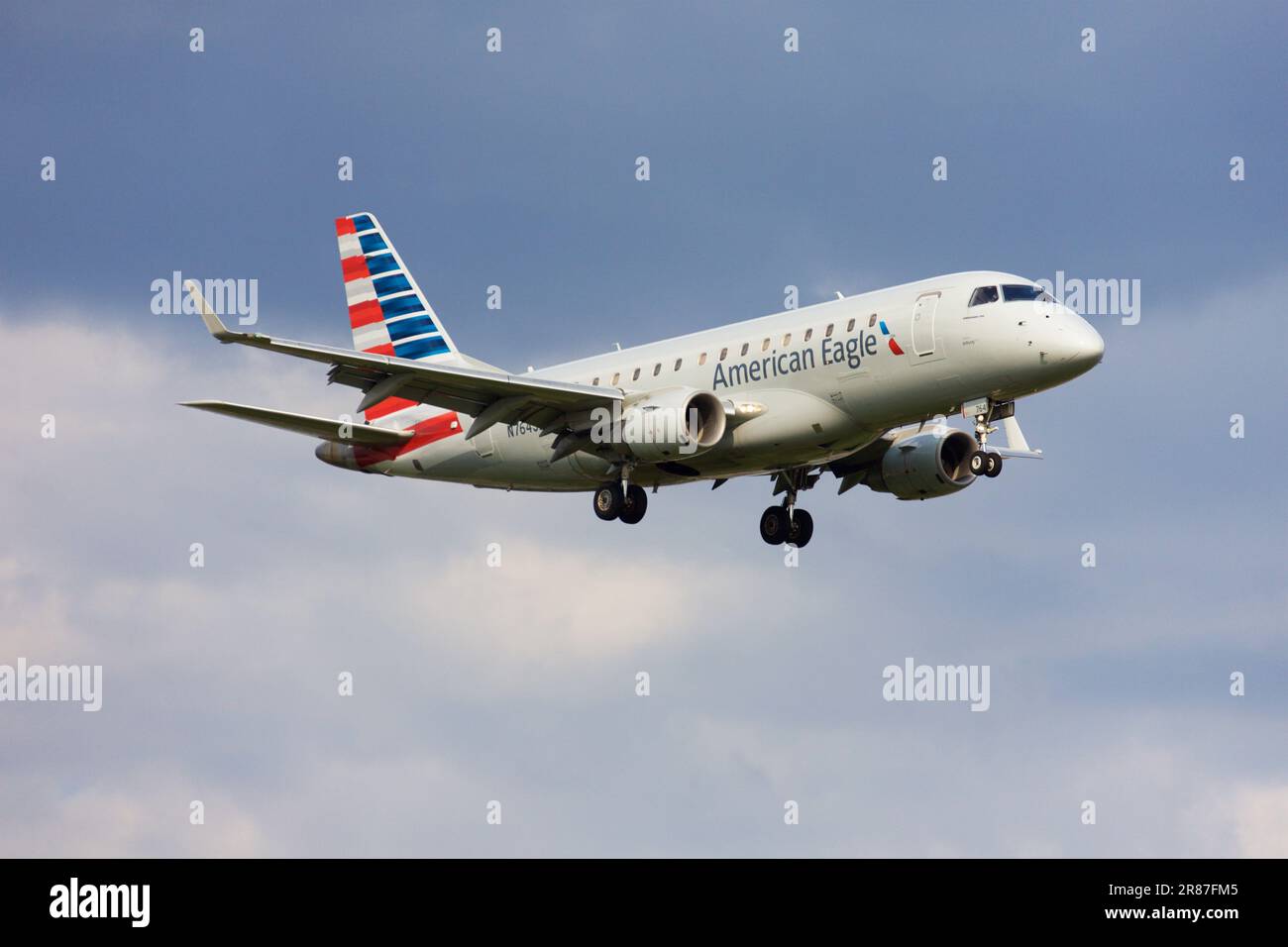American Eagle Airbus 320,N764JD, Landing at Pearson Airport, Toronto ...