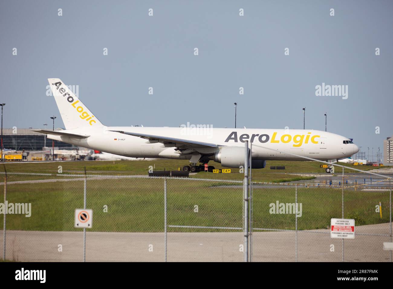 AeroLogic Boeing 777F, D-AALF, Taxiing for Takeoff at Pearson Airport ...