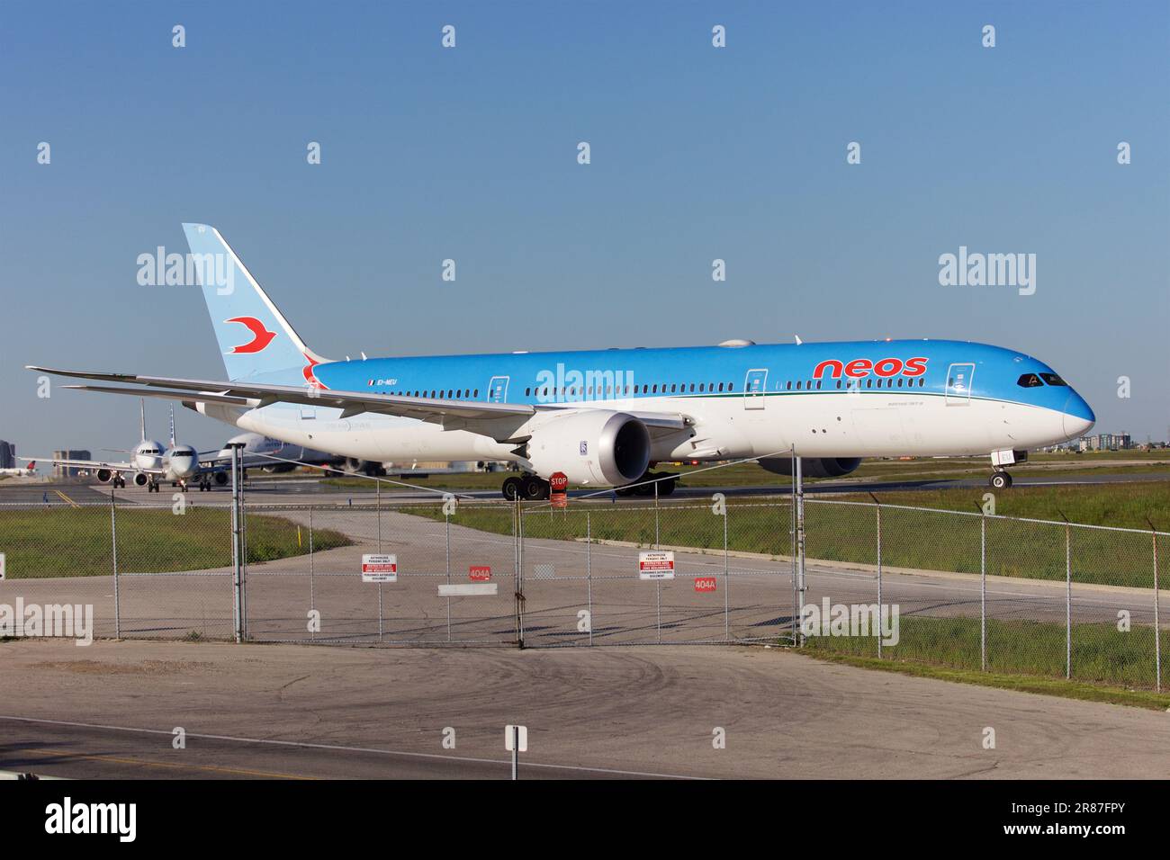 Neos boeing 787 hi-res stock photography and images - Alamy