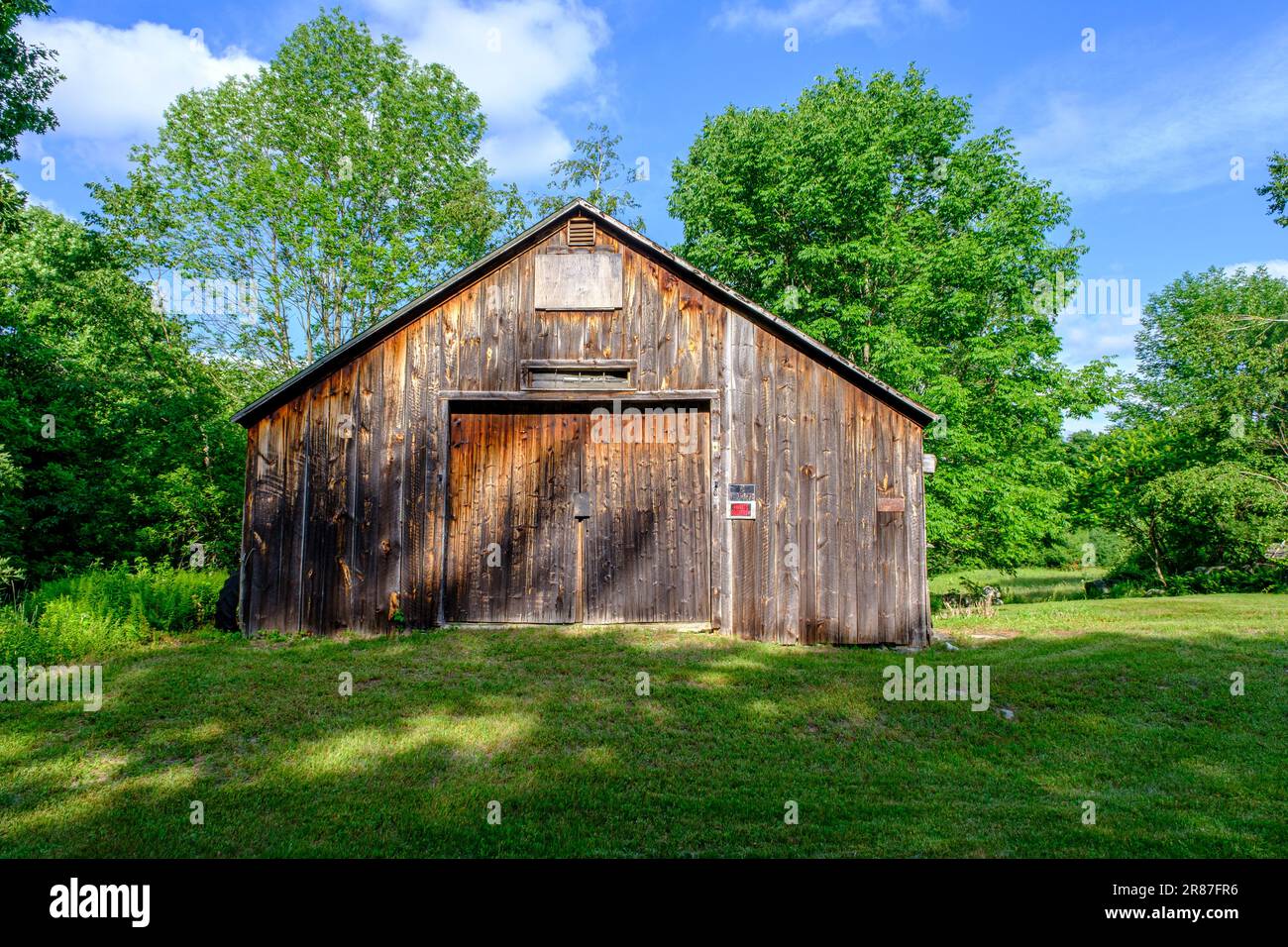 Old rural barn hi-res stock photography and images - Alamy