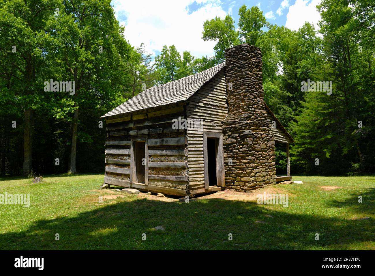 The Carter Shields cabin in Cades Cove Stock Photo - Alamy