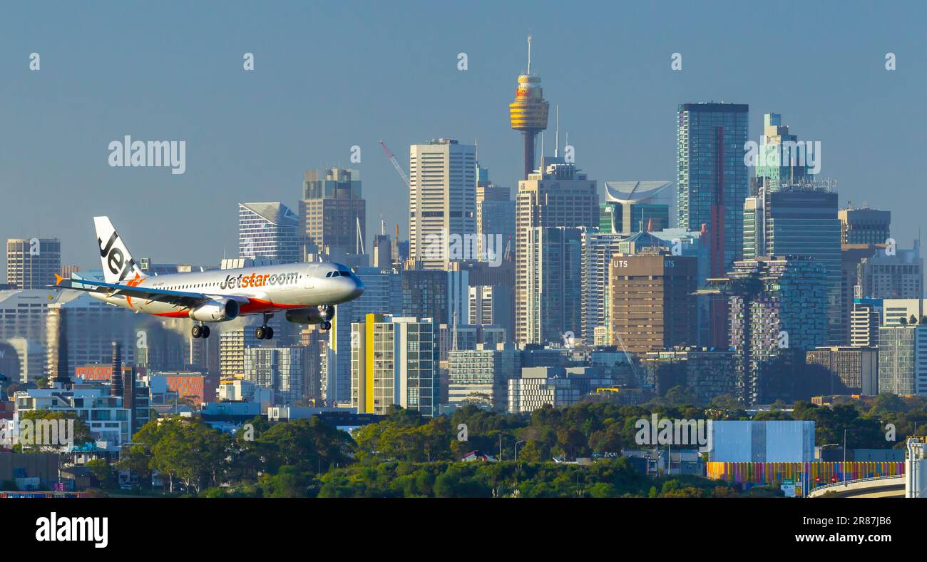 A Jetstar jet wth registration VH-VGP landing at Sydney (Kingsford ...