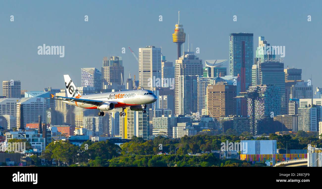 A Jetstar jet wth registration VH-VGP landing at Sydney (Kingsford ...