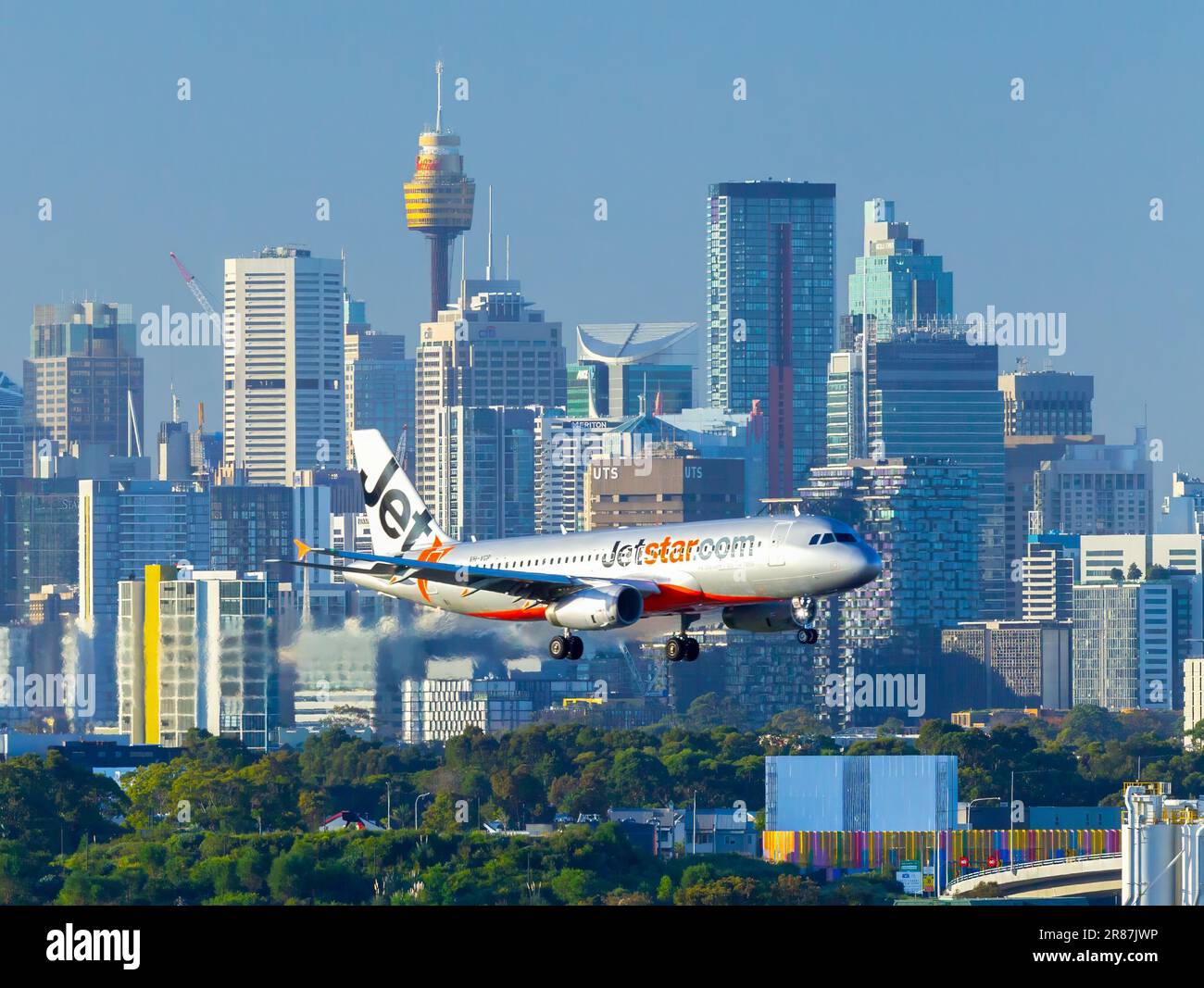 A Jetstar jet wth registration VH-VGP landing at Sydney (Kingsford ...