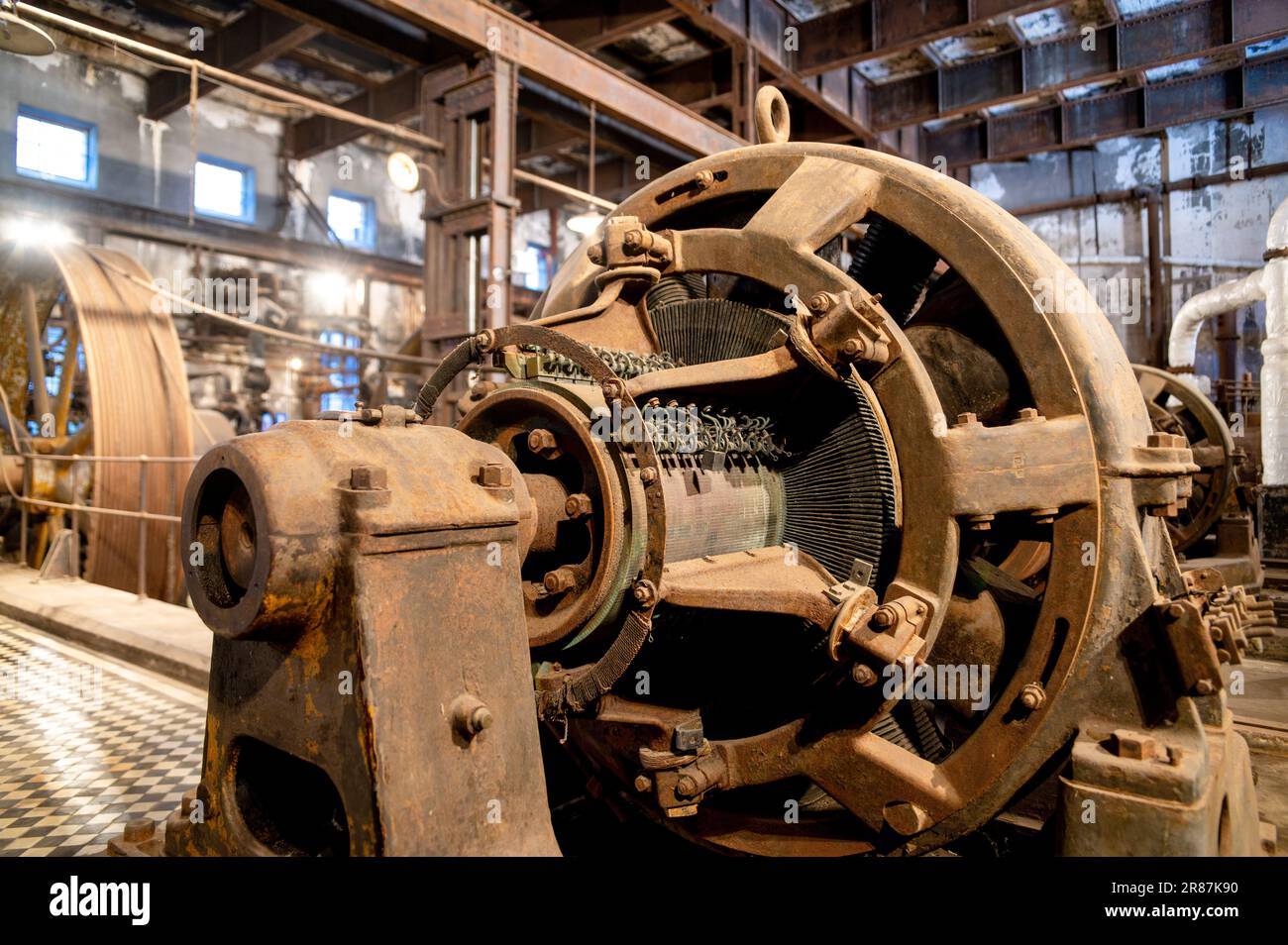 Old machinery in an abandoned factory Stock Photo - Alamy