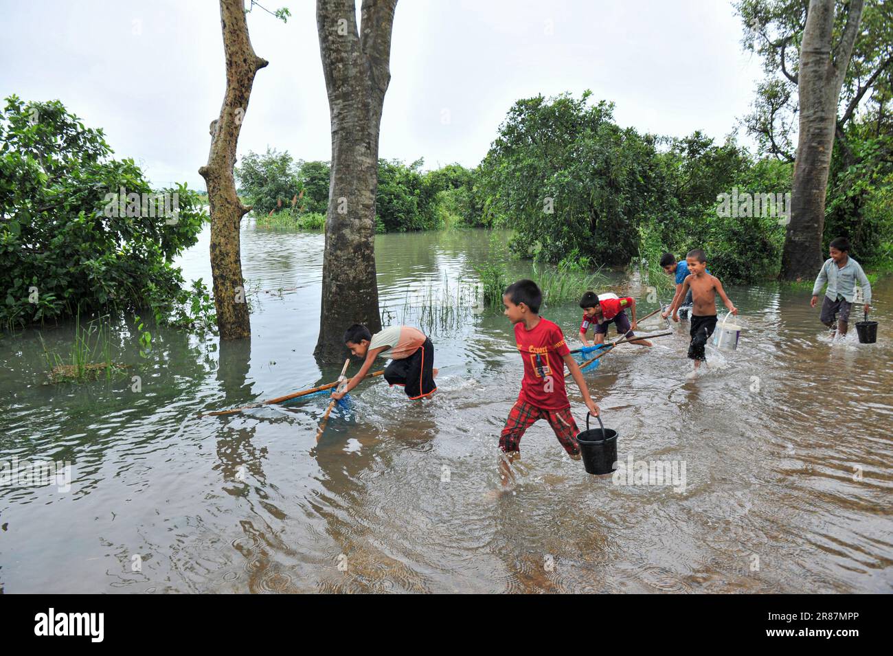 Bangladeshi fishing system hi-res stock photography and images - Alamy