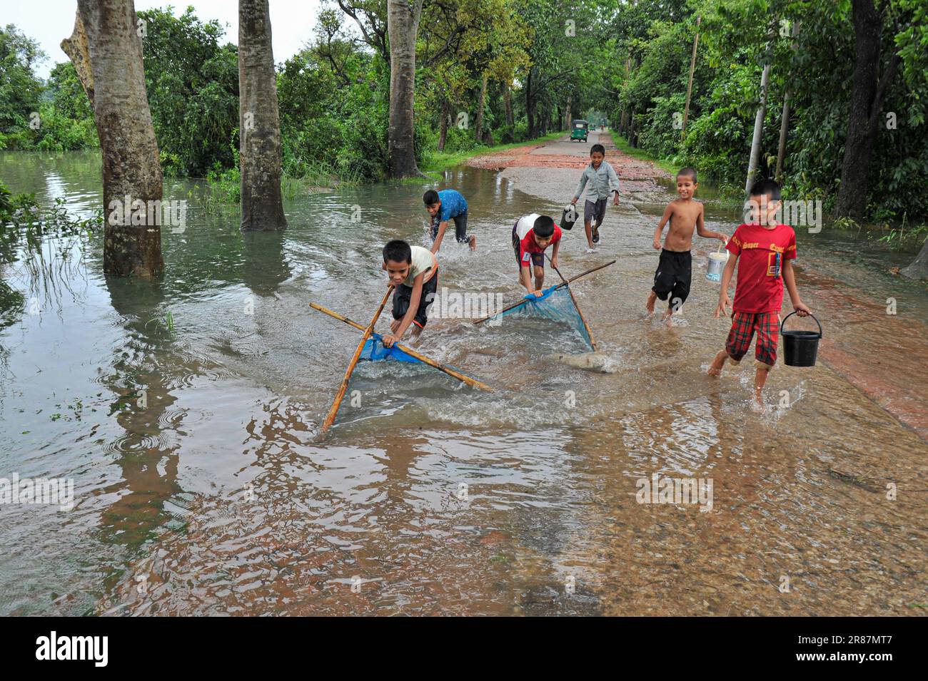 Bangladeshi fishing system hi-res stock photography and images - Alamy