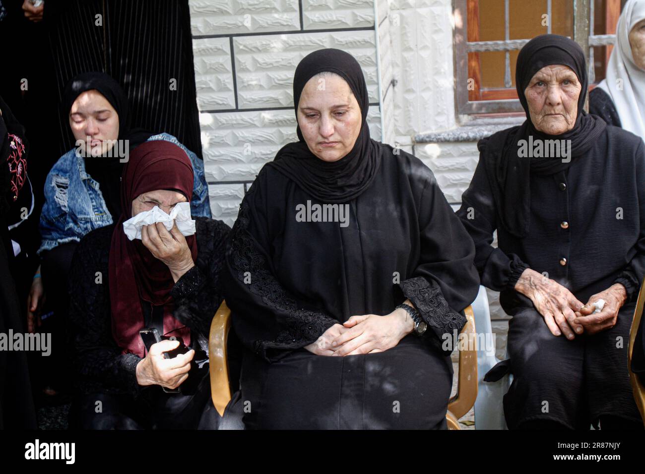 Jenin, Palestine. 19th June, 2023. Relatives mourn during the funeral ...