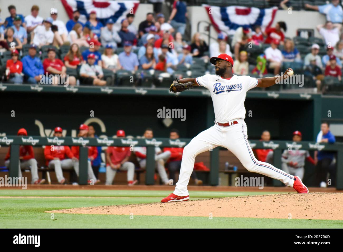 Texas Rangers relief pitcher Taylor Hearn (52) prepares to deliver a ...