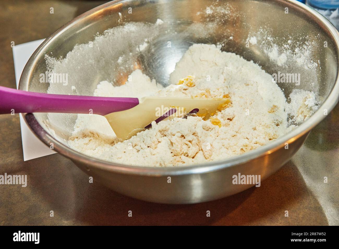 Pouring water into a mixing bowl hi-res stock photography and images ...