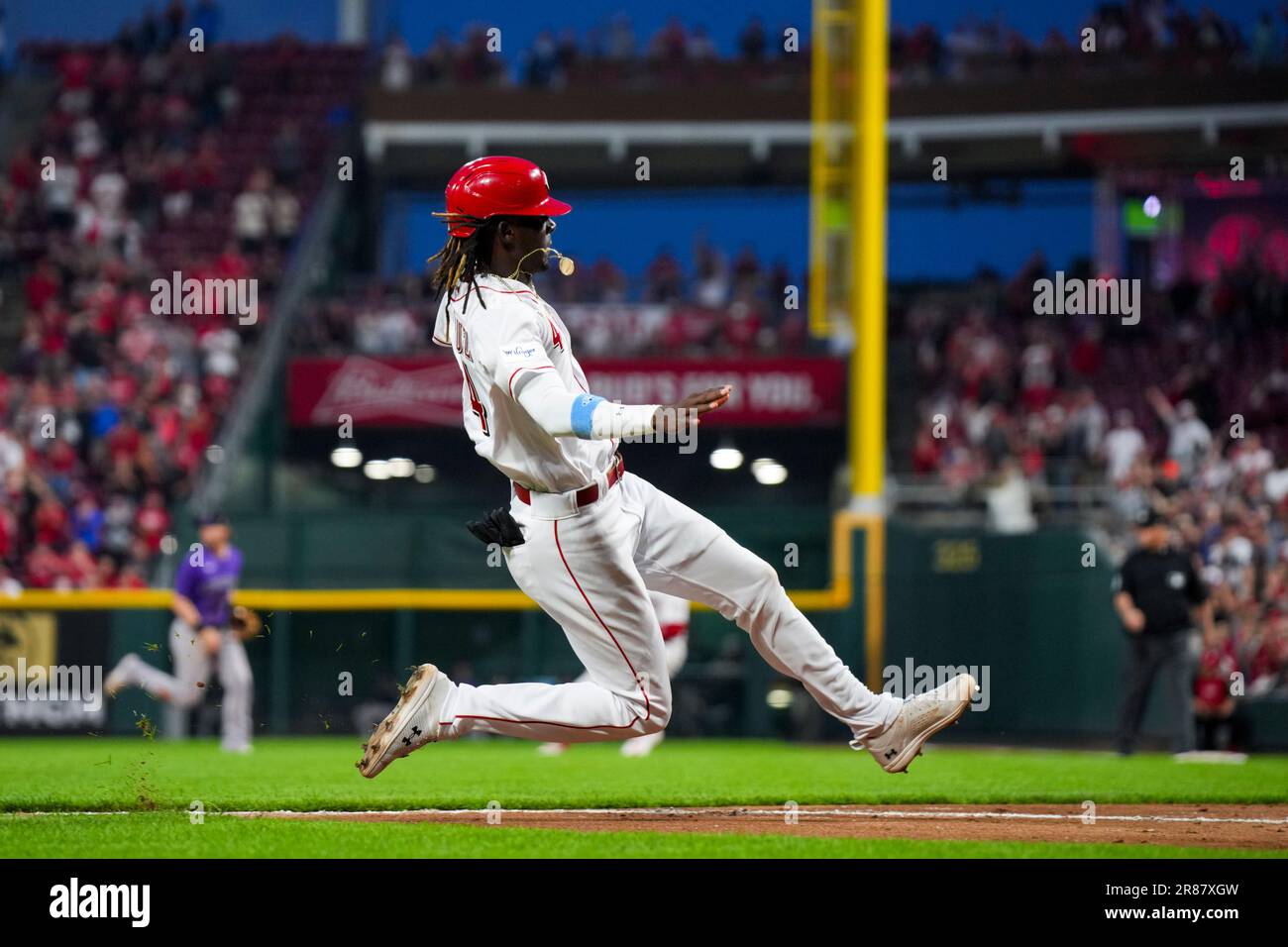 Cincinnati Reds' Elly De La Cruz slides into home plate as he scores a ...