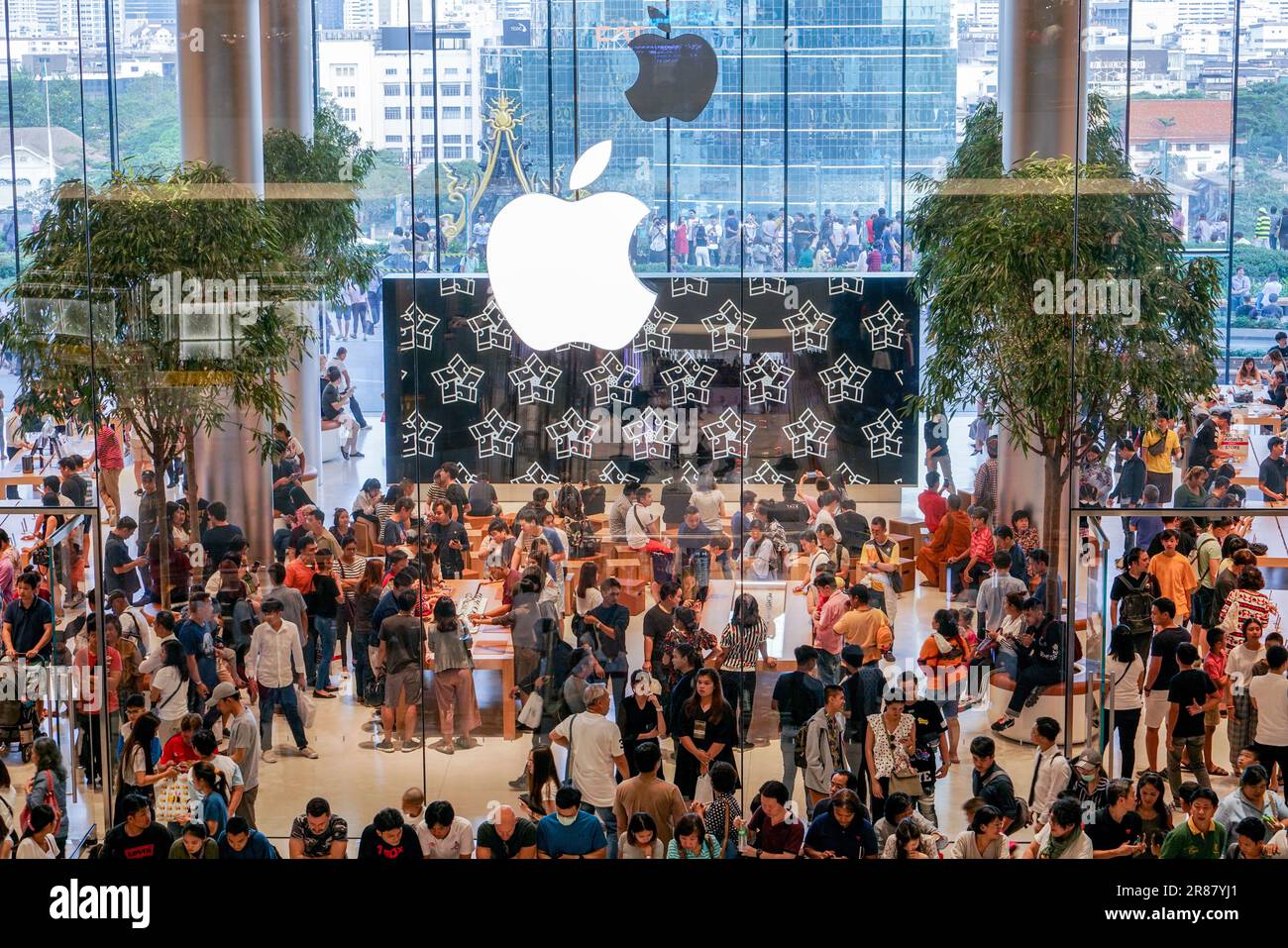 BANGKOK, THAILAND – 03-11-2018: The very first Apple Store opens in ...