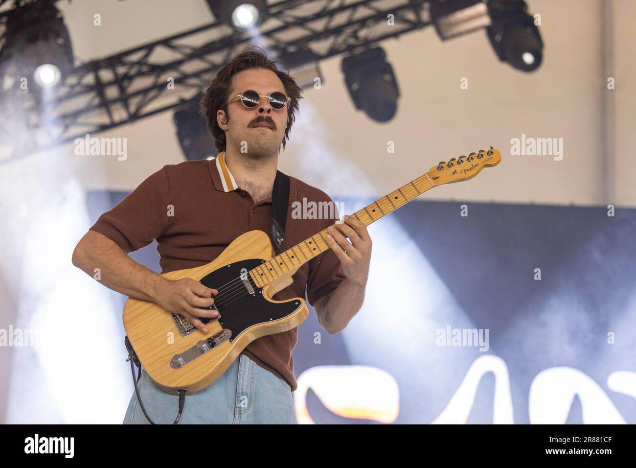 Peach pit music hi-res stock photography and images - Alamy