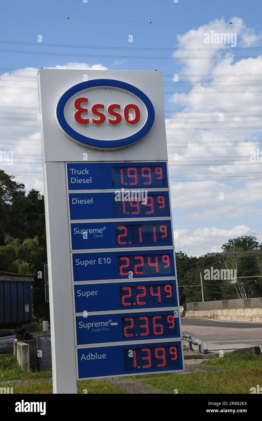 Esso petro sattion hi-res stock photography and images - Alamy