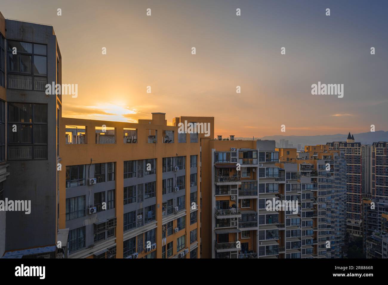 Sunlight buildings orange hi-res stock photography and images - Alamy