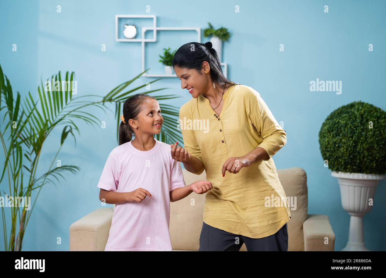 Elder mother daughter india hi-res stock photography and images - Alamy