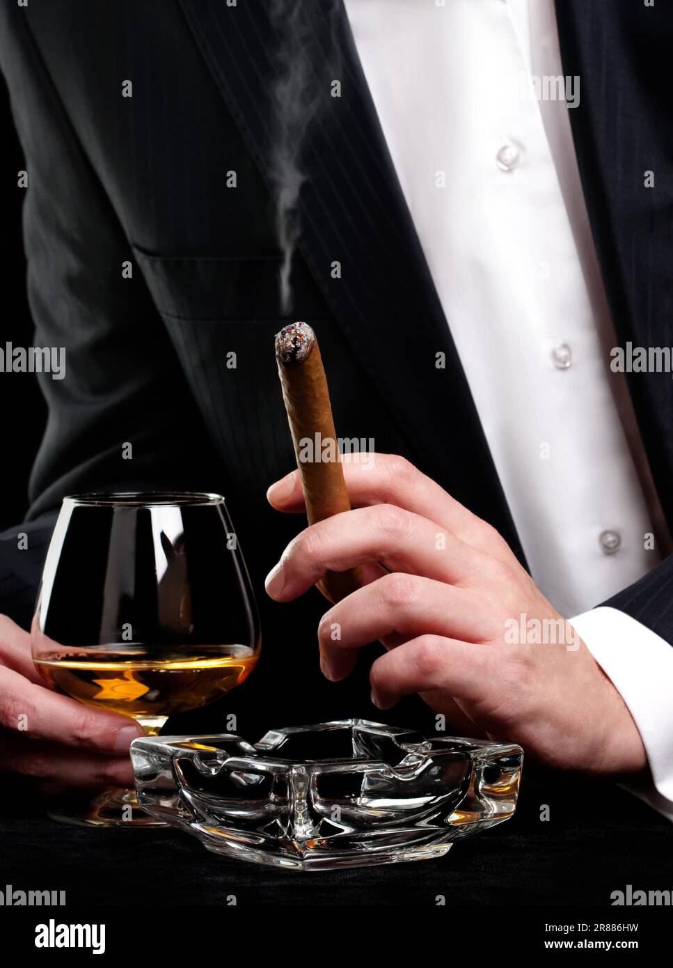 Cigar with ash hi-res stock photography and images - Alamy