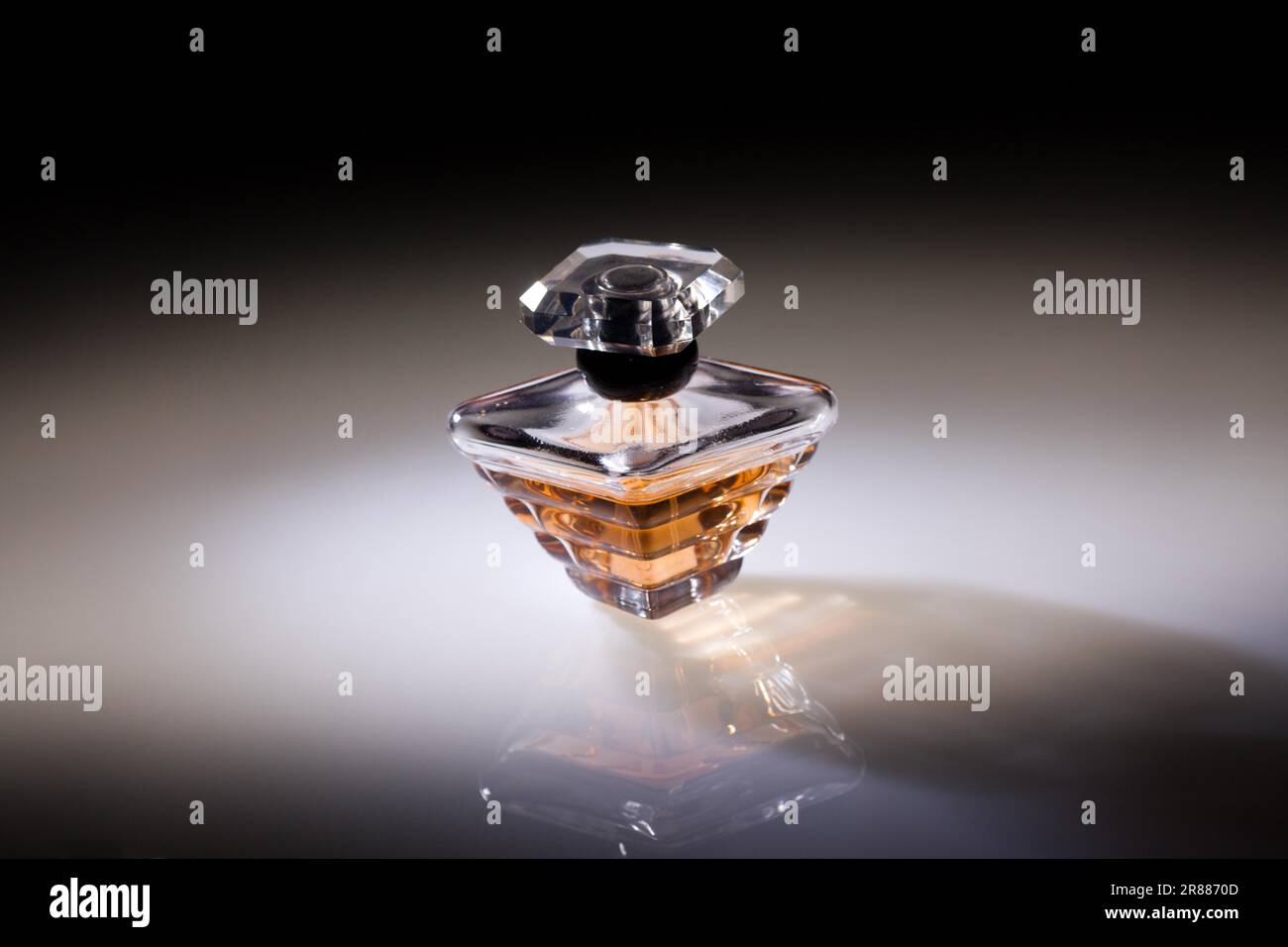 Abstract perfume hi-res stock photography and images - Alamy