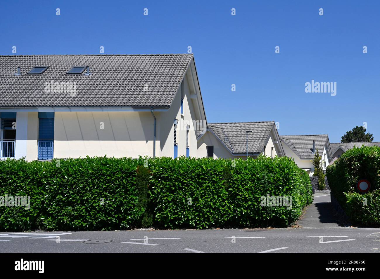 Residential quarter Single-family houses Stock Photo - Alamy