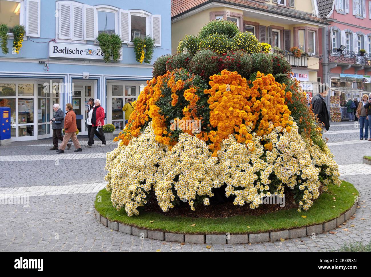 Giant flower arrangement, Chrysanthema in Lahr, Germany's largest open ...