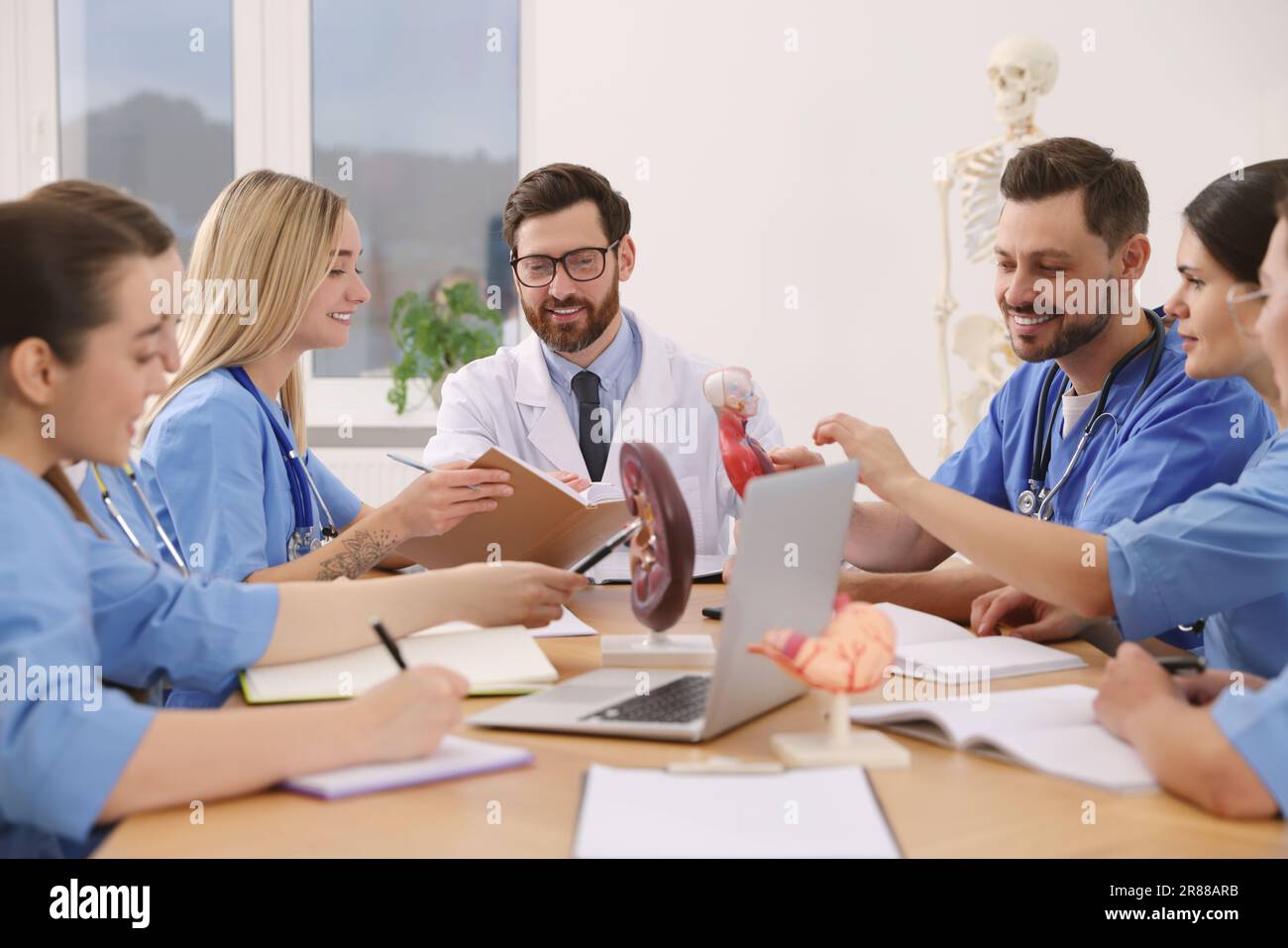 Doctor lecture hi-res stock photography and images - Alamy