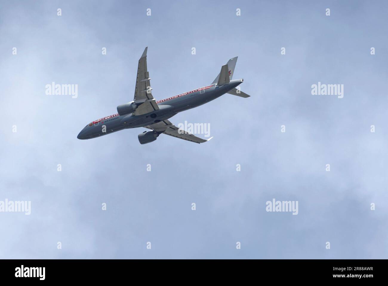Passenger plane landing approach, Montreal, Province of Quebec, Canada ...