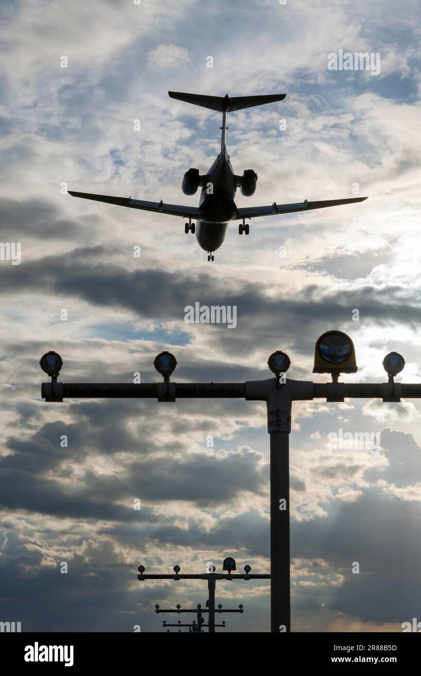 Landing aircraft, runway lighting, Stuttgart-Echterdingen Airport ...