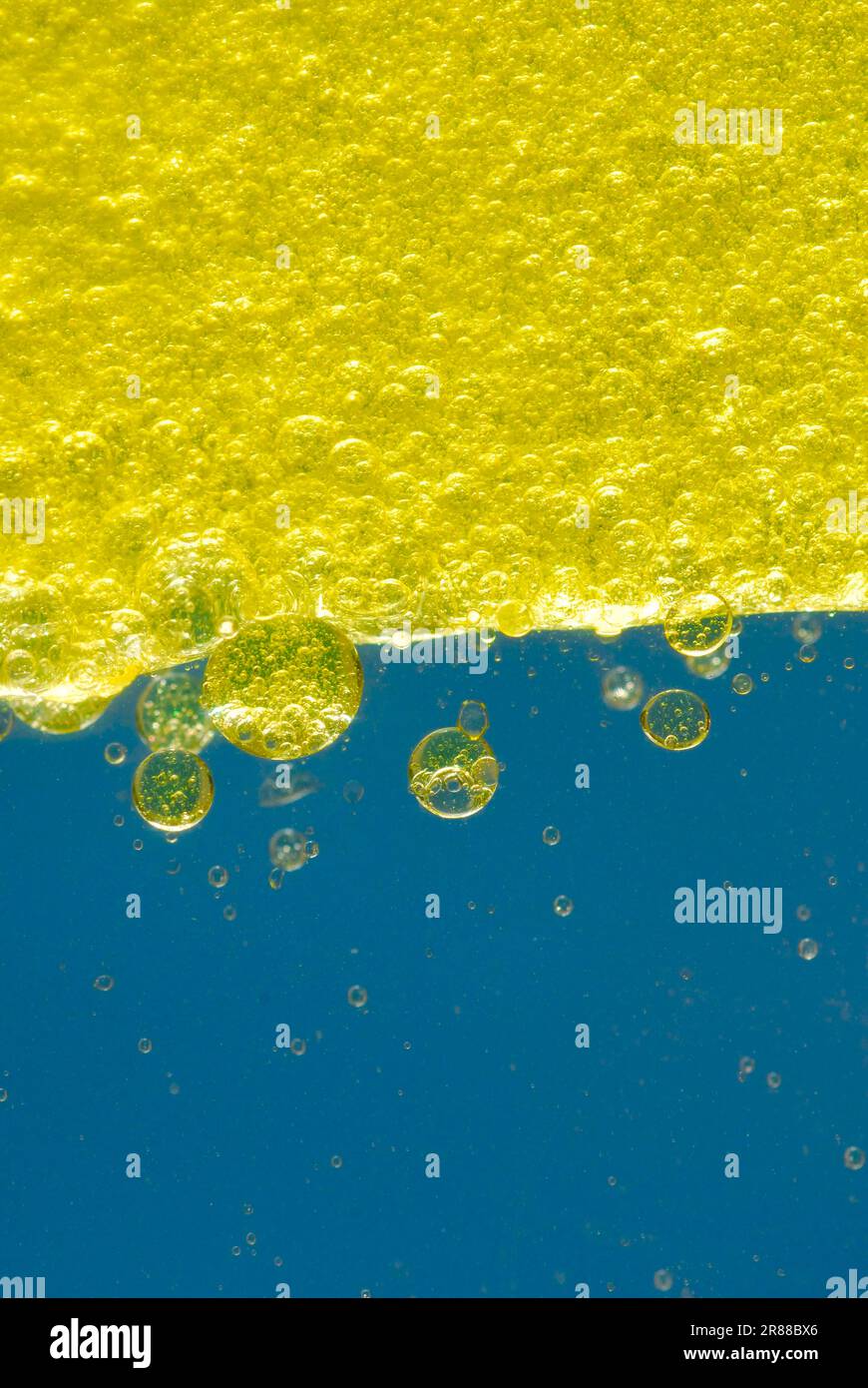Oil-water mixture, emulsion Stock Photo - Alamy