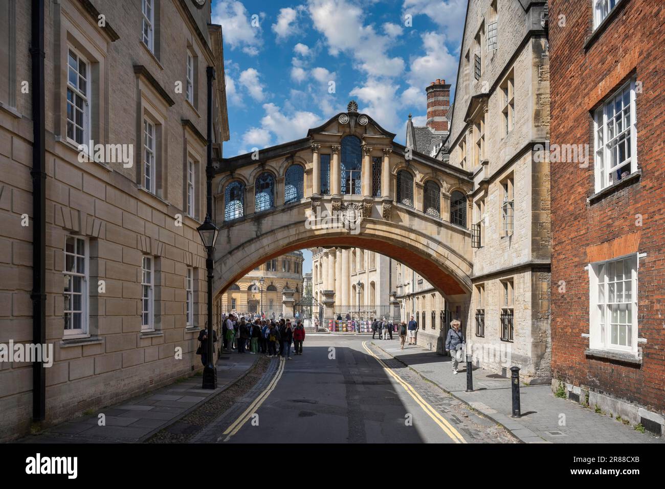 The historic Bridge of Sigh, Bridge of Sighs in the Old Town of Oxford ...