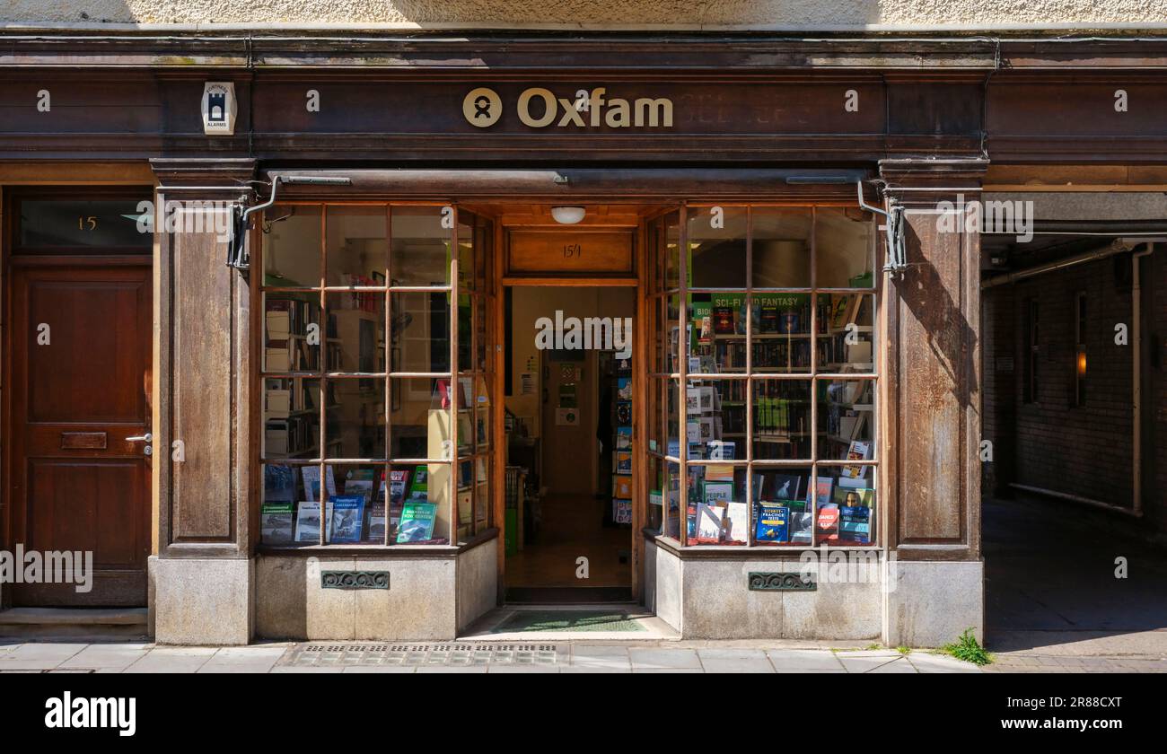 Traditional bookshop in Marketstreet, Oxford, Oxfordshire England ...