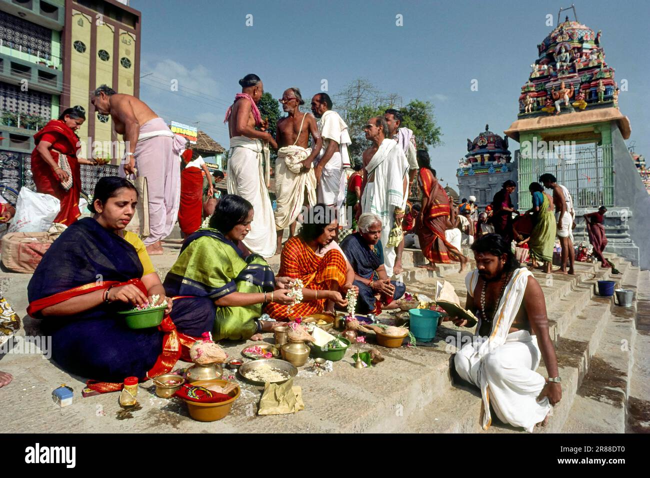 Sumangali Pooja, Praying for husband's longevity during Mahamakham ...