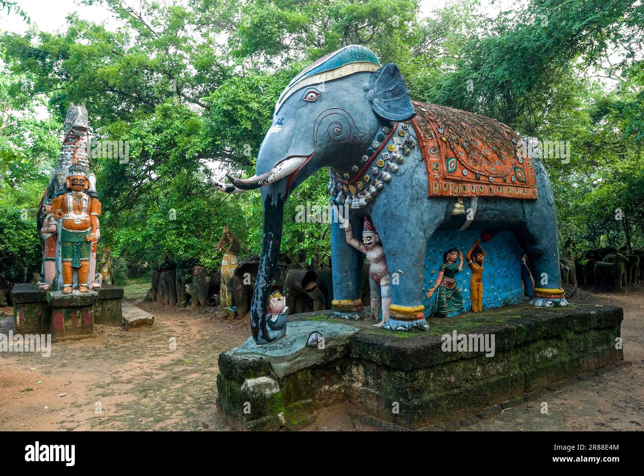 Elephant and Ayyanar deities in Ilangudippatti village guardian temple ... Elephant and Ayyanar deities in Ilangudippatti village guardian temple ...