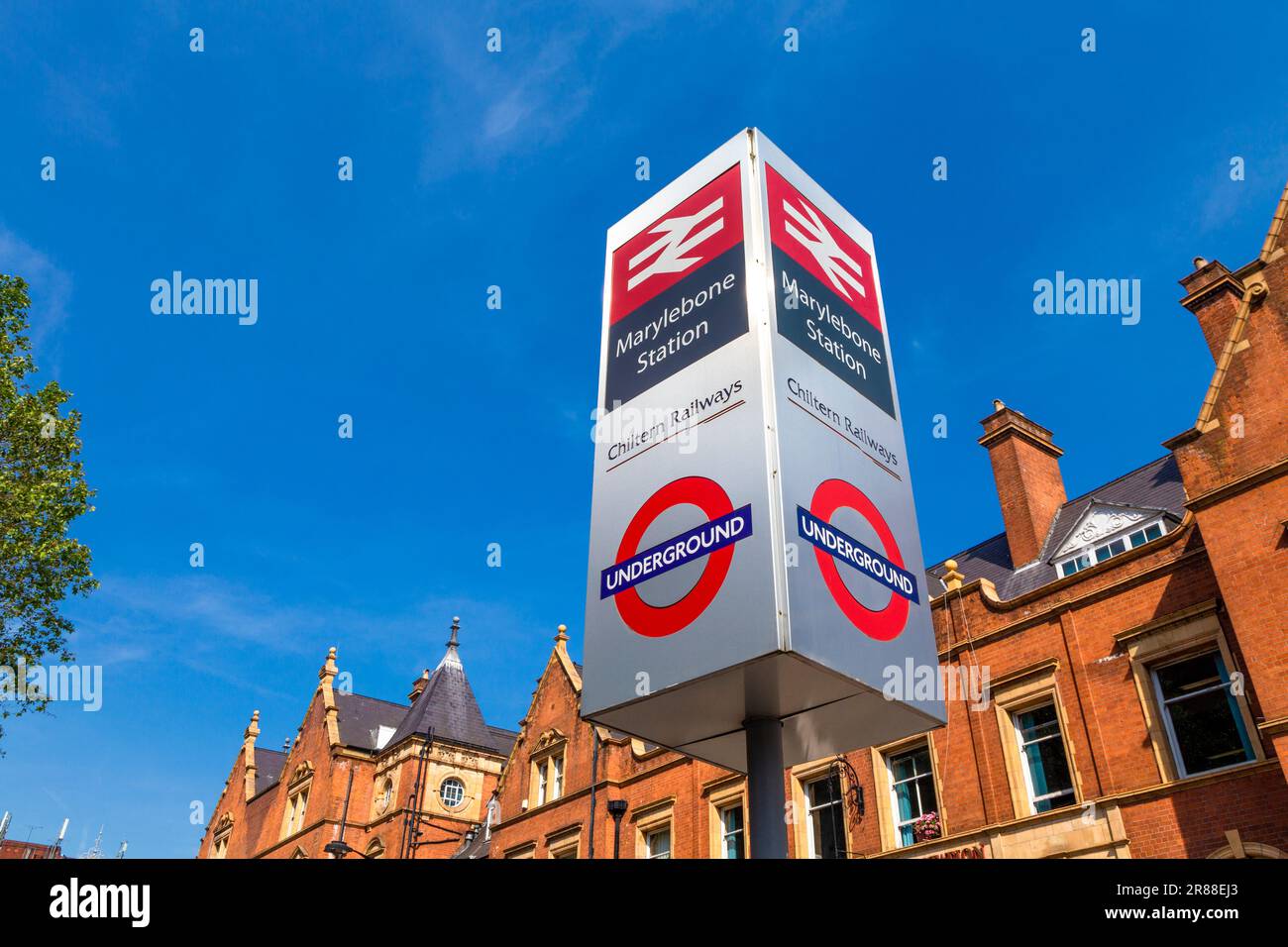 London underground tube train stations hi-res stock photography and ...